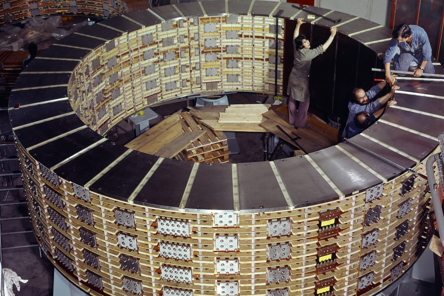 Superconductors accelerate progress – CERN70
